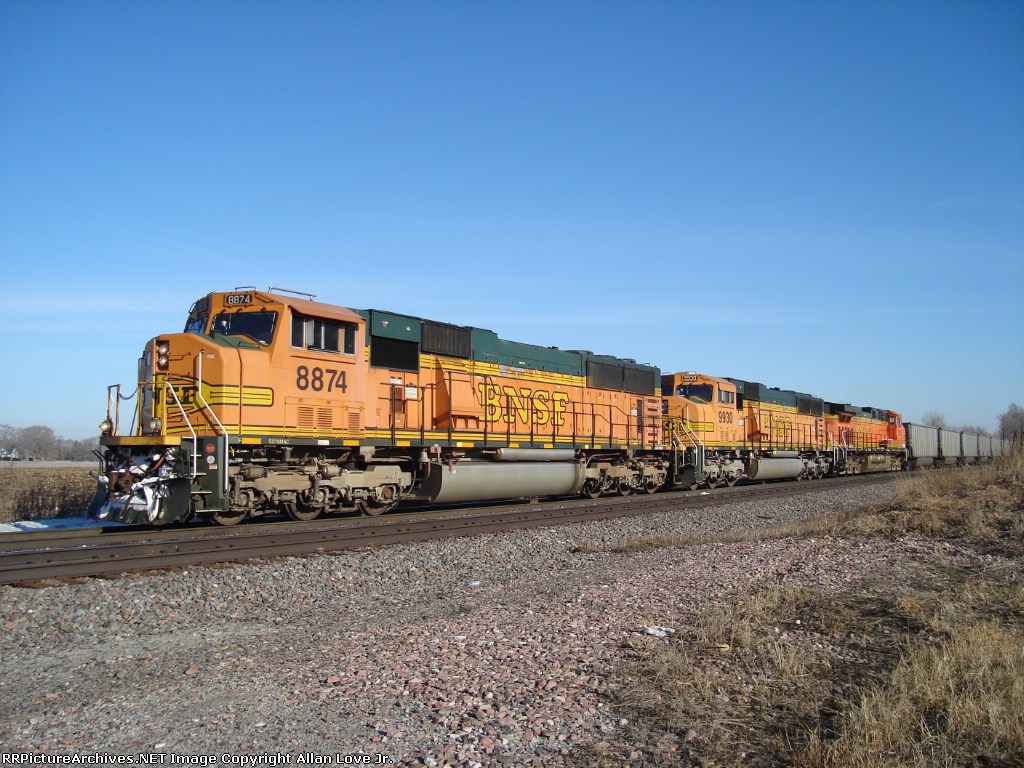 BNSF 8874 west